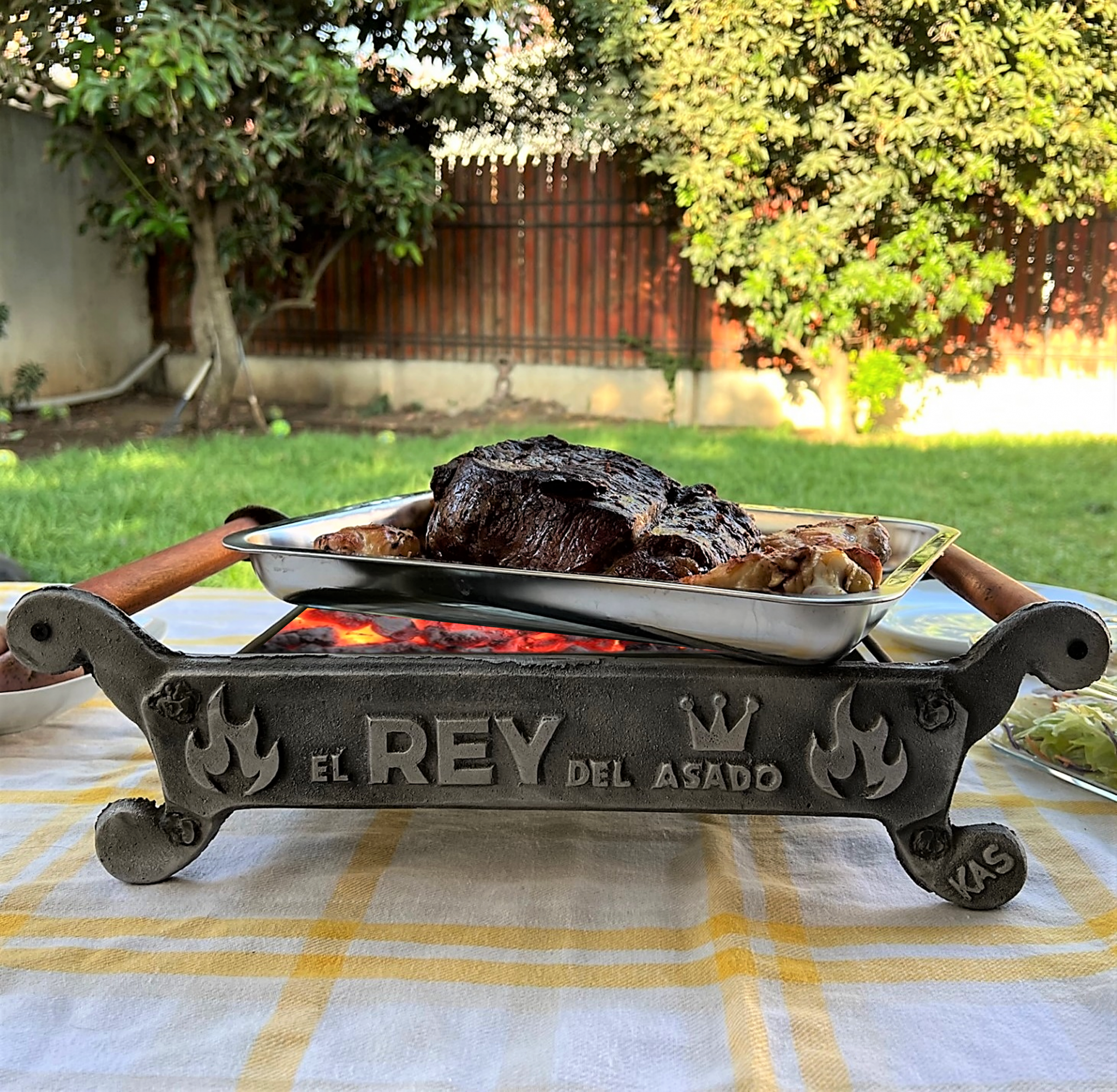 Brasero de Mesa con Tapa: El rey del Asado – Kas Chile